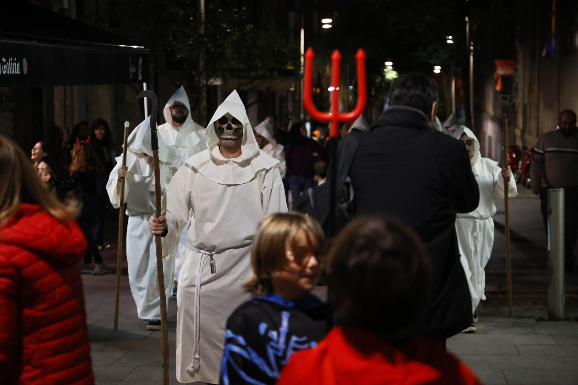 La Santa Compaña se pasea por el Casco Vello