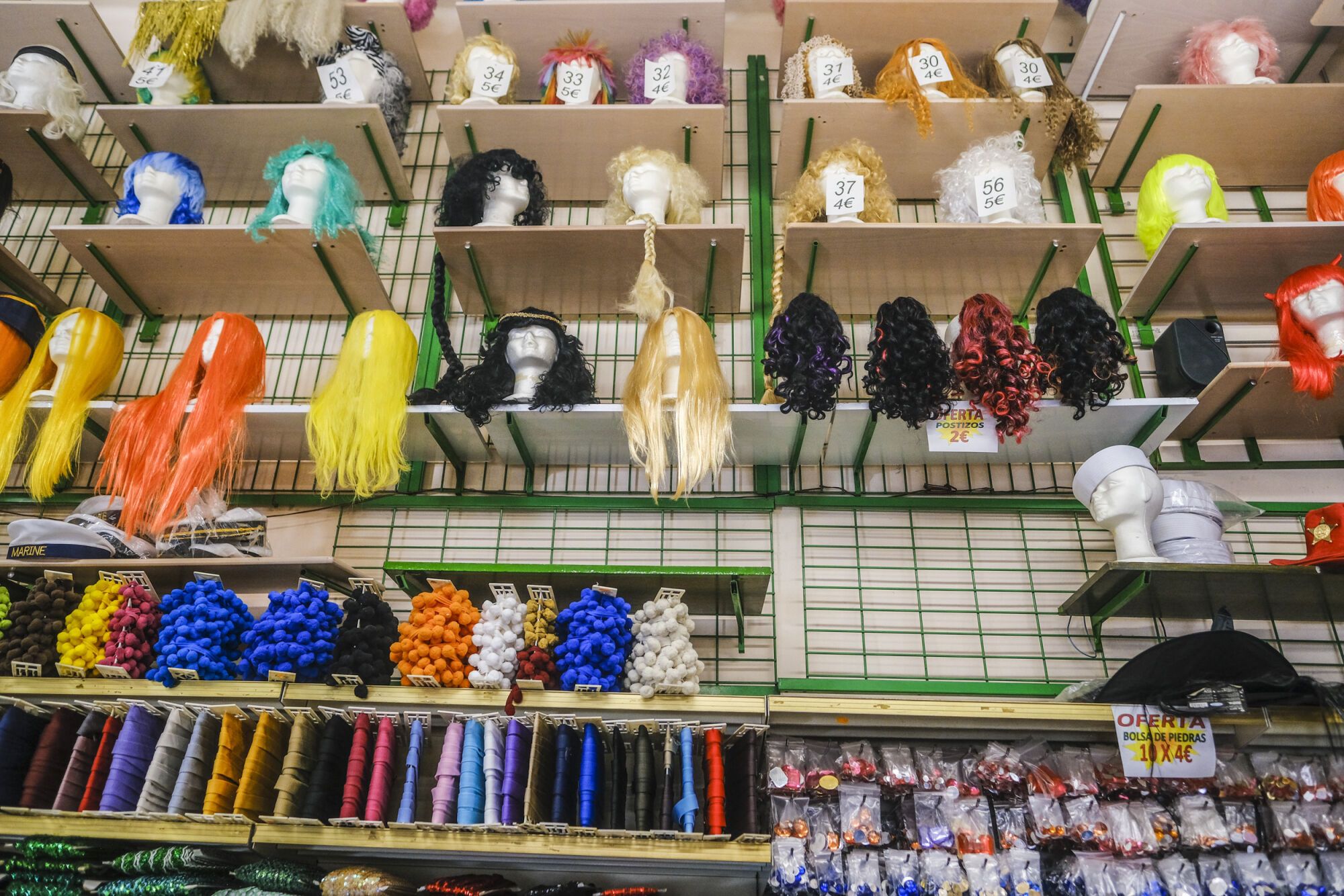 FOTOS | Arrancan las compras de disfraces de Carnaval