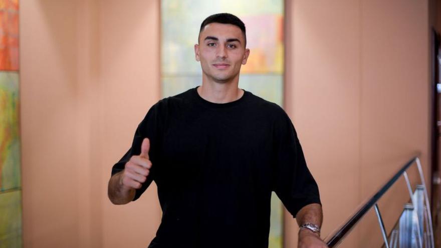 Leo Román ya está en Oviedo tras recortar sus vacaciones - La Nueva España