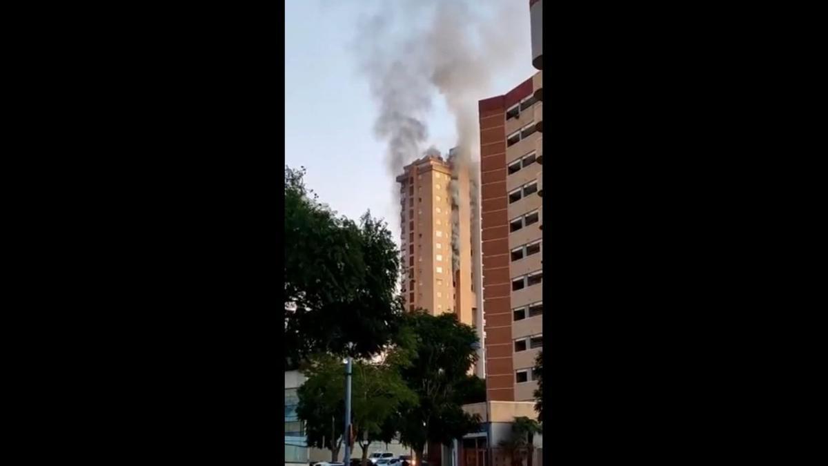 Incendio en uno de los rascacielos de Benidorm