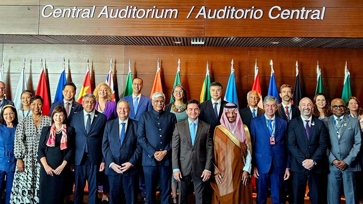 Hereu alerta de la necesidad de "gobernar el turismo" y evitar su "masificación" en una reunión ...