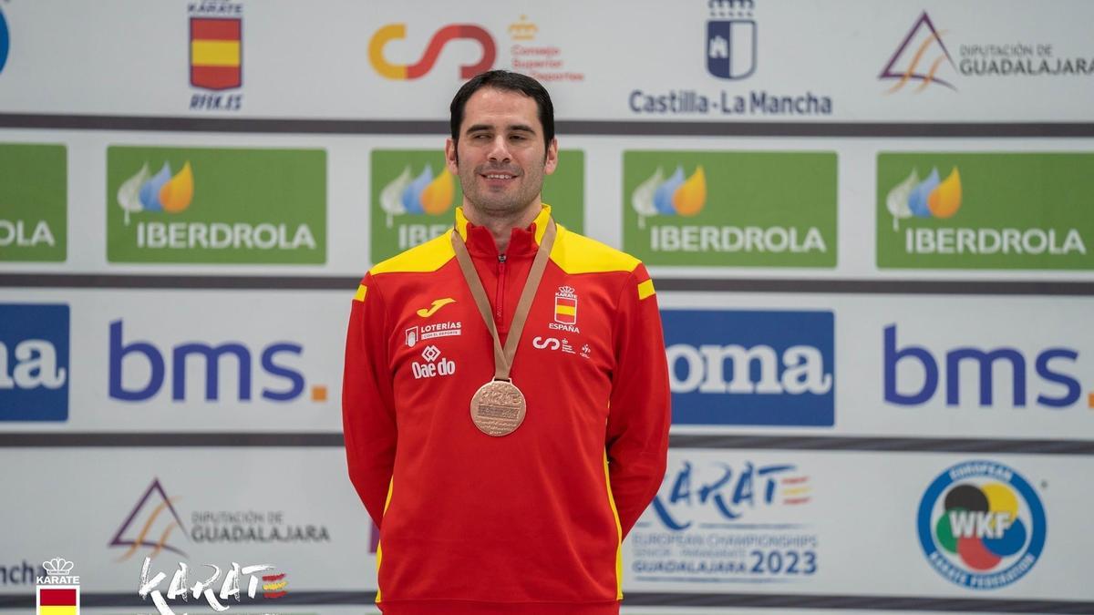 El karateca ilicitano Fran Lozano, bronce en el Campeonato de Europa