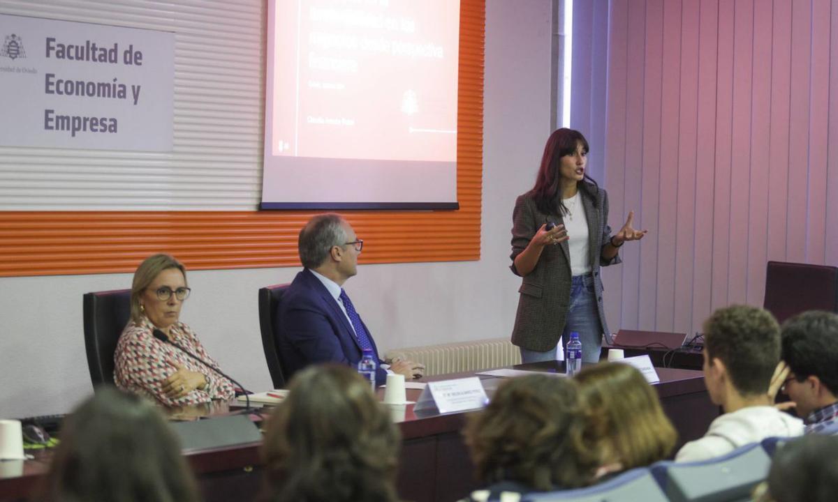 Claudia Antuña, economista asturiana: "La avalancha de normas ...