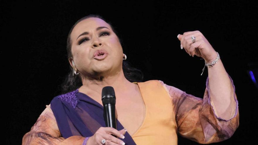 El artista sevillano Falete ‘desnuda su alma’ en el Paraninfo de la ULL - El Día