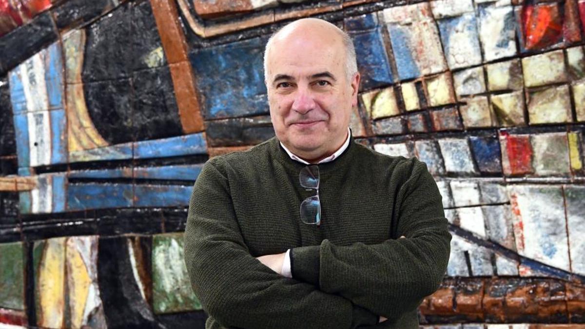 Doltán toma posesión como decano de Económicas