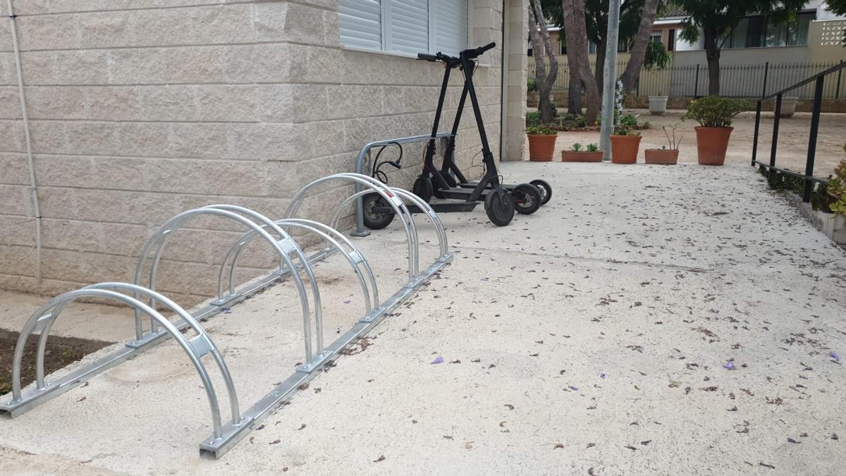 Sedaví instala aparcamientos para bicis y patines en los centros ...