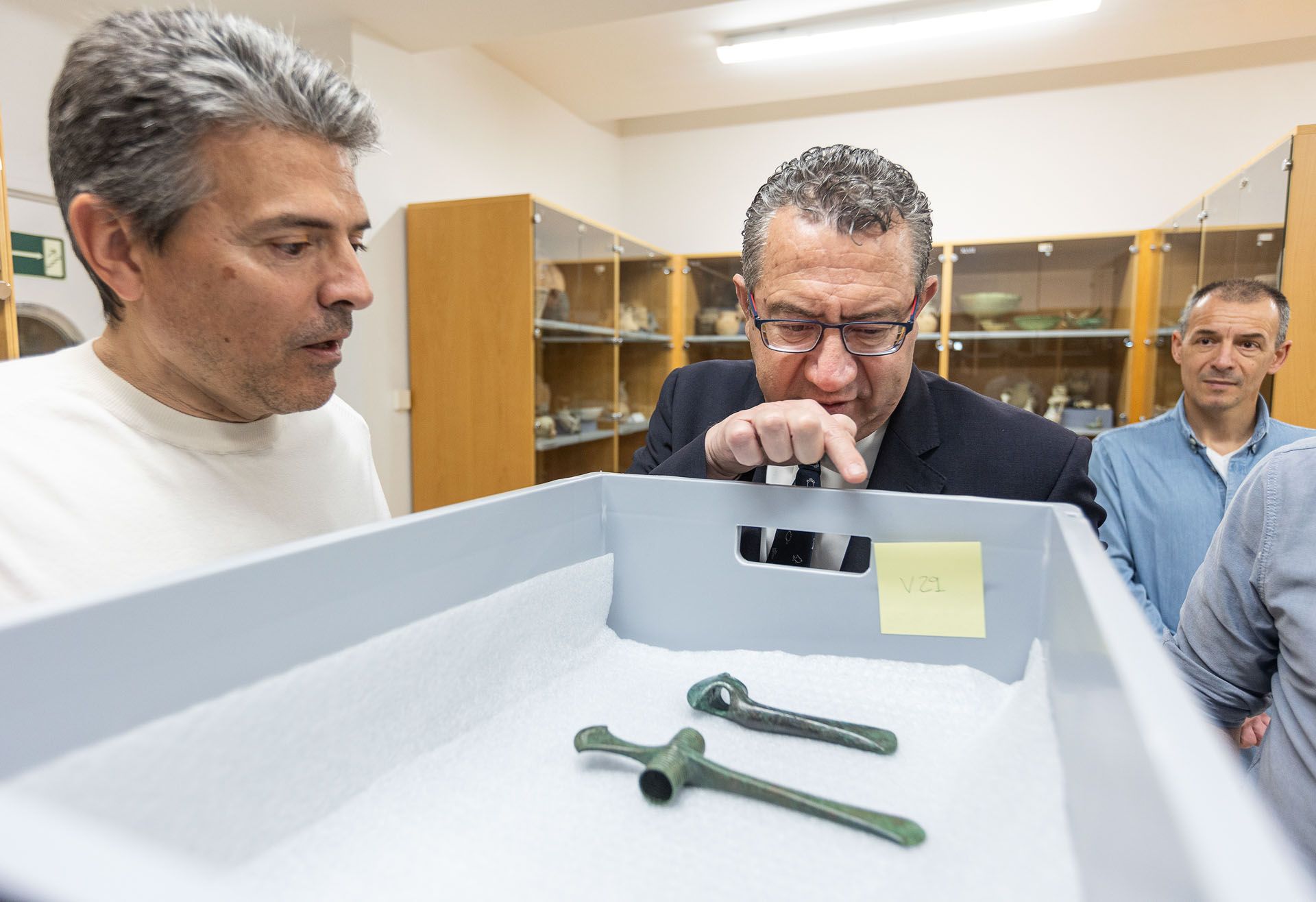 Toni Pérez visita el montae de la nueva exposición del MARQ