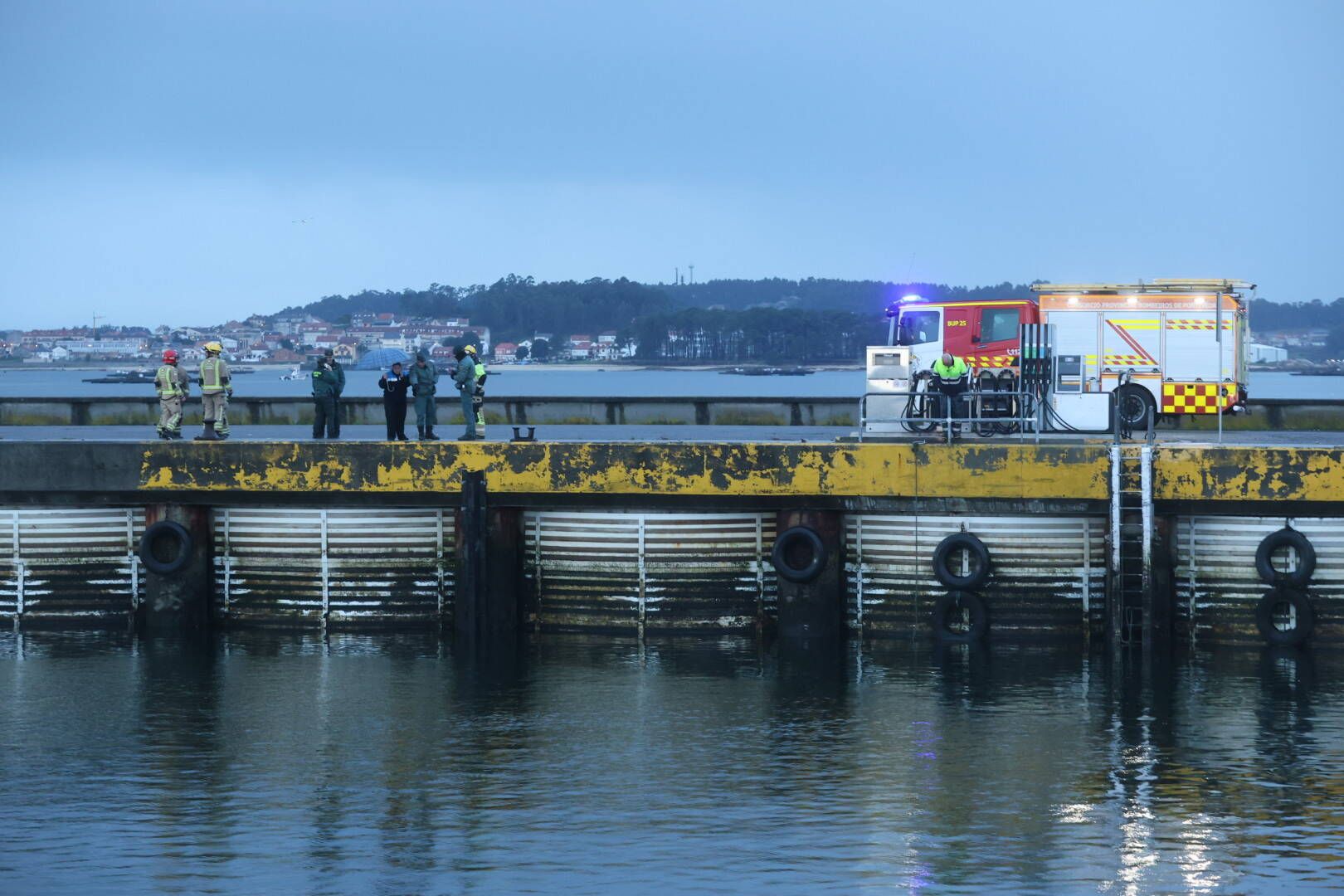 Muere un hombre de 80 años tras caer con su coche al mar en Vilanova