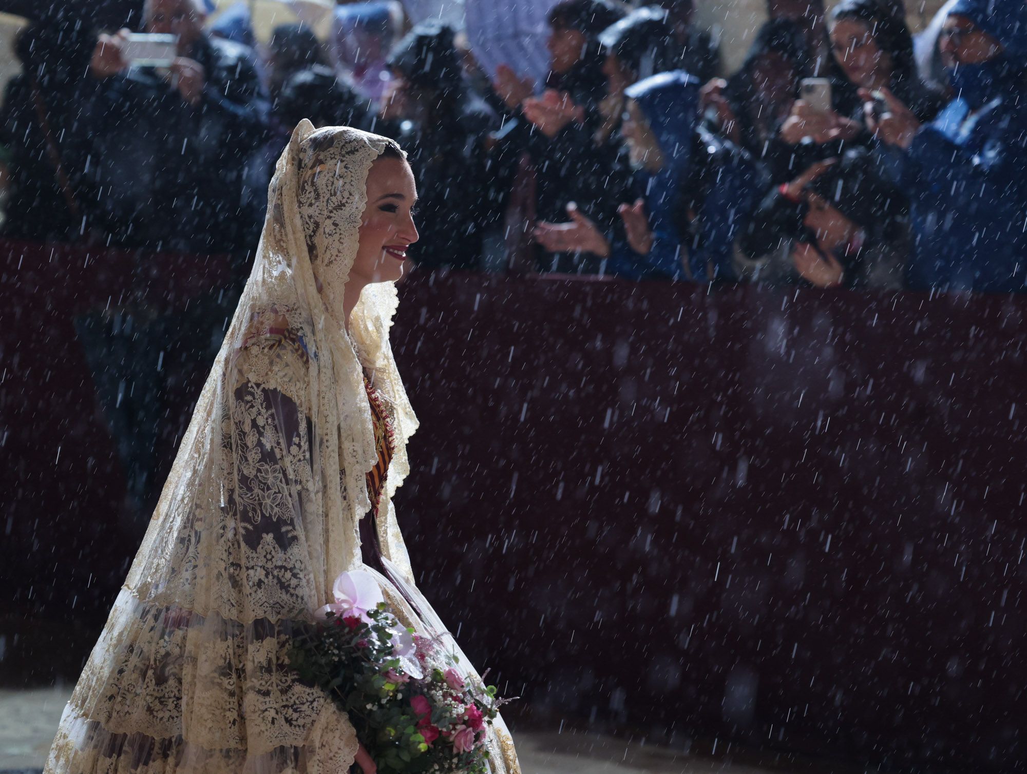 La Fallera Mayor de València, Berta Peiró, cierra la Ofrenda a la ...