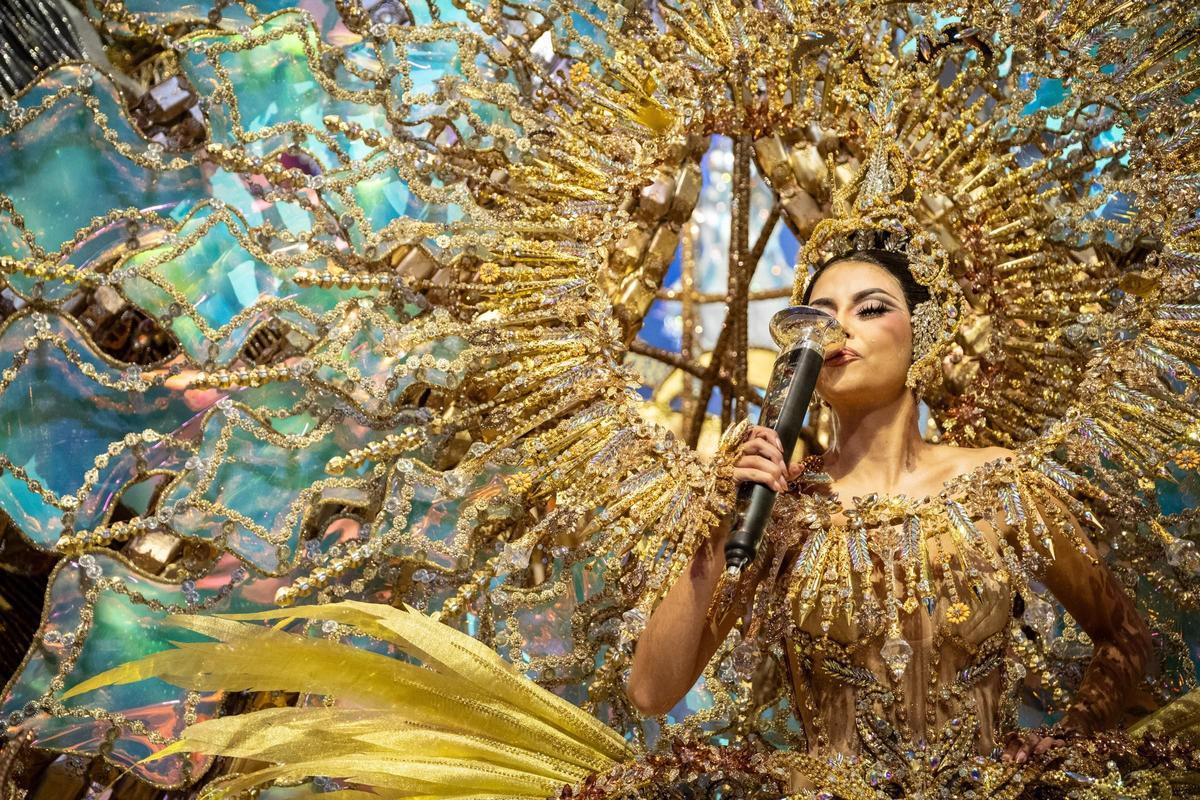 CARNAVAL TENERIFE REINA: Corina Mrazek, Reina del Carnaval de Santa ...