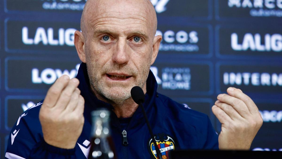 Etta Eyong, la pieza que Calero quiere llevar al máximo en el derbi