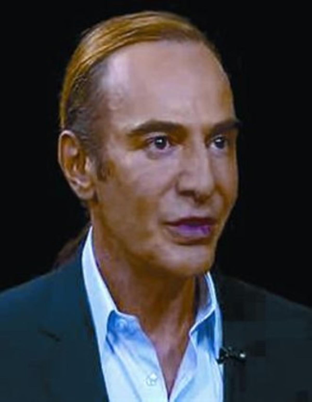 John Galliano reaparece con aspecto formal - El Periódico