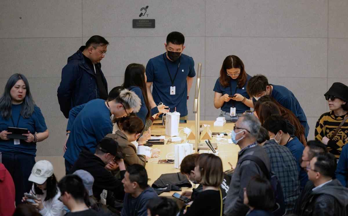 La tienda más grande de Apple en Asia abre sus puertas en Shanghái | FOTOS