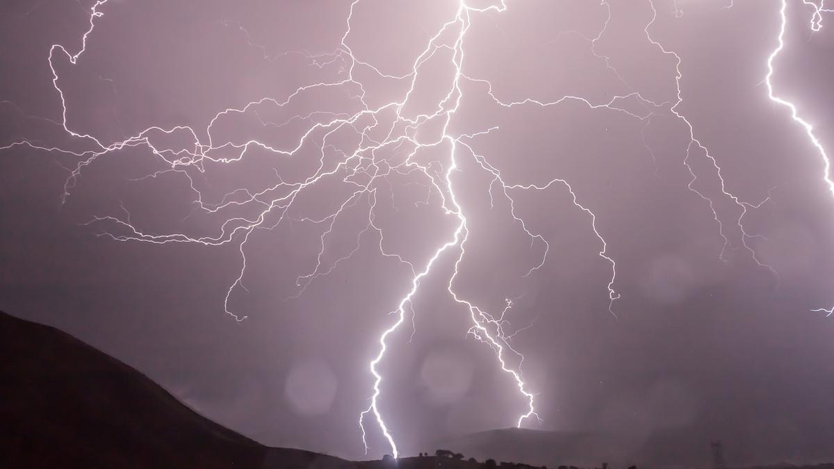 DANA IBIZA | Llega a Ibiza una impresionante tormenta eléctrica que ...
