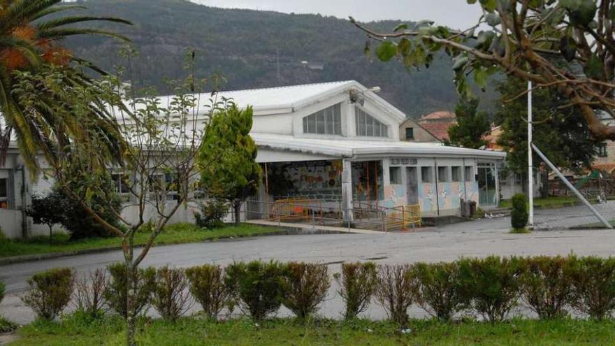 Los alumnos vuelven al colegio de Reibón con todos los patios llenos de ...
