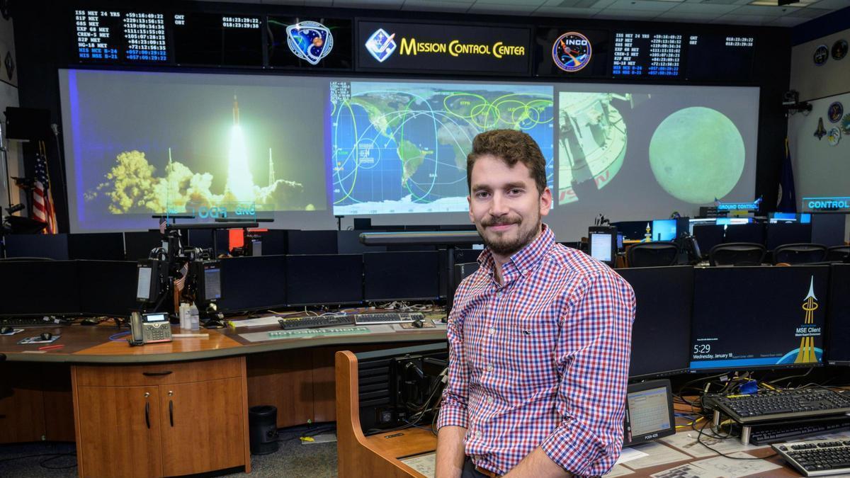 El asturmexicano que guiará desde Houston a la primera mujer astronauta ...