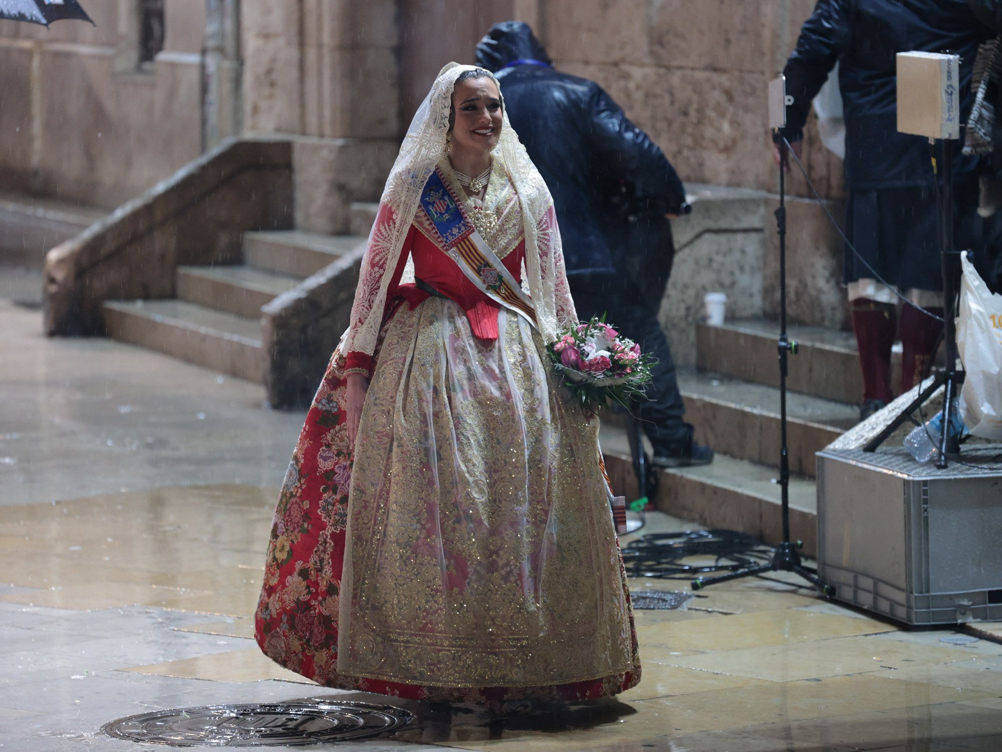 La Fallera Mayor de València, Berta Peiró, cierra la Ofrenda a la ...