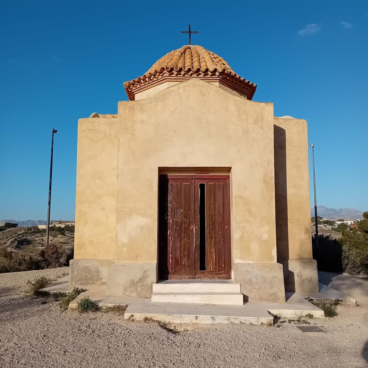 ERMITA CAVARIO VANDALISMO I La puerta de la icónica ermita del siglo ...