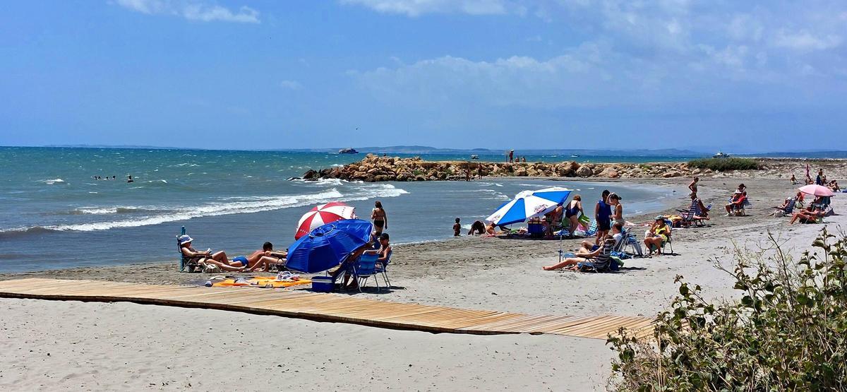 La playa del Carlotti reabre en Santa Pola del Este con normalidad tras ...