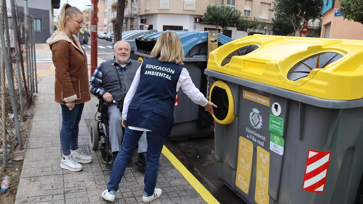 Vila-real instal·la quatre illes de contenidors adaptats per a guanyar ...
