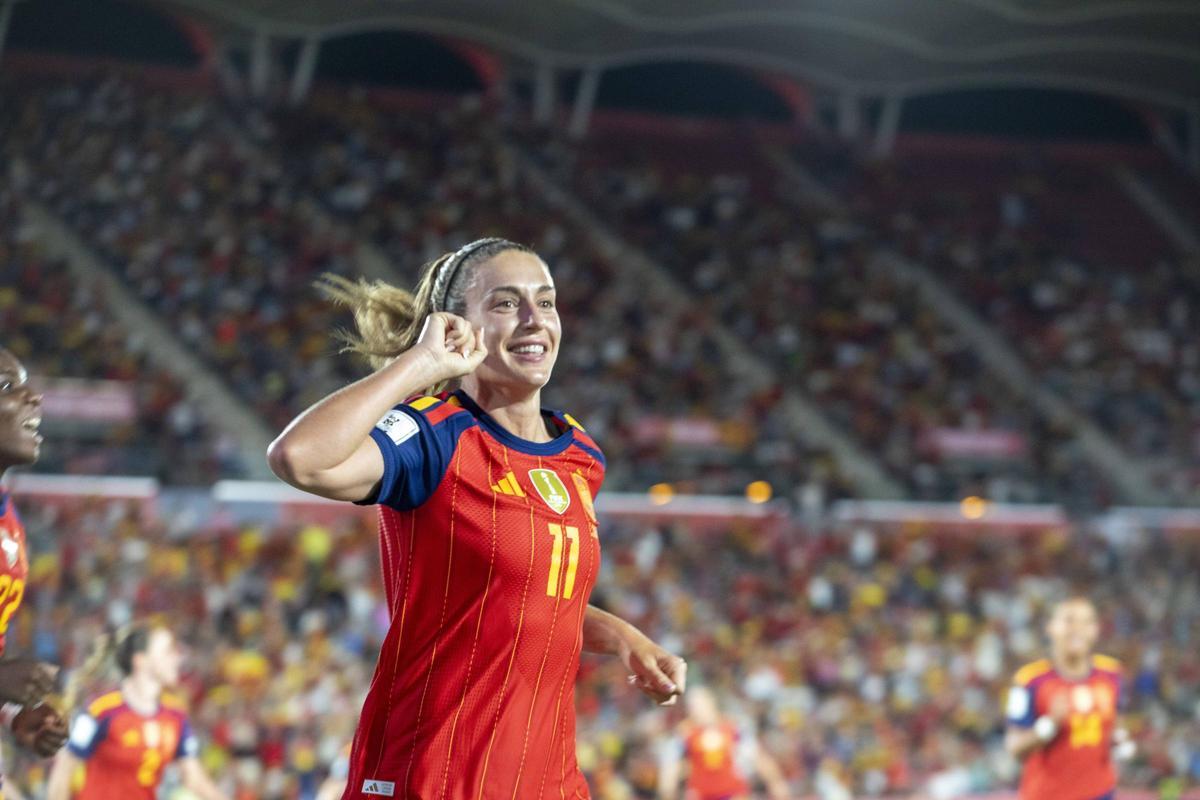 Son Moix vibró con la goleada de España a Inglaterra - Diario de Mallorca