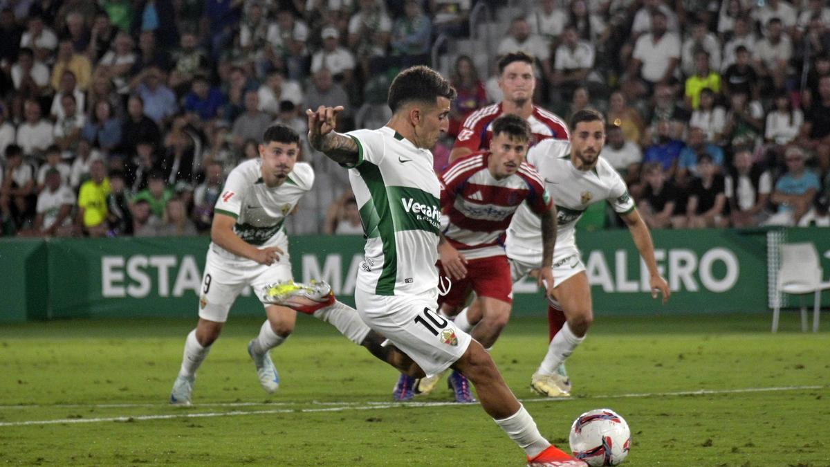 NICO FERNÁNDEZ ELCHE | Nico Fernández, el funambulista del Martínez Valero