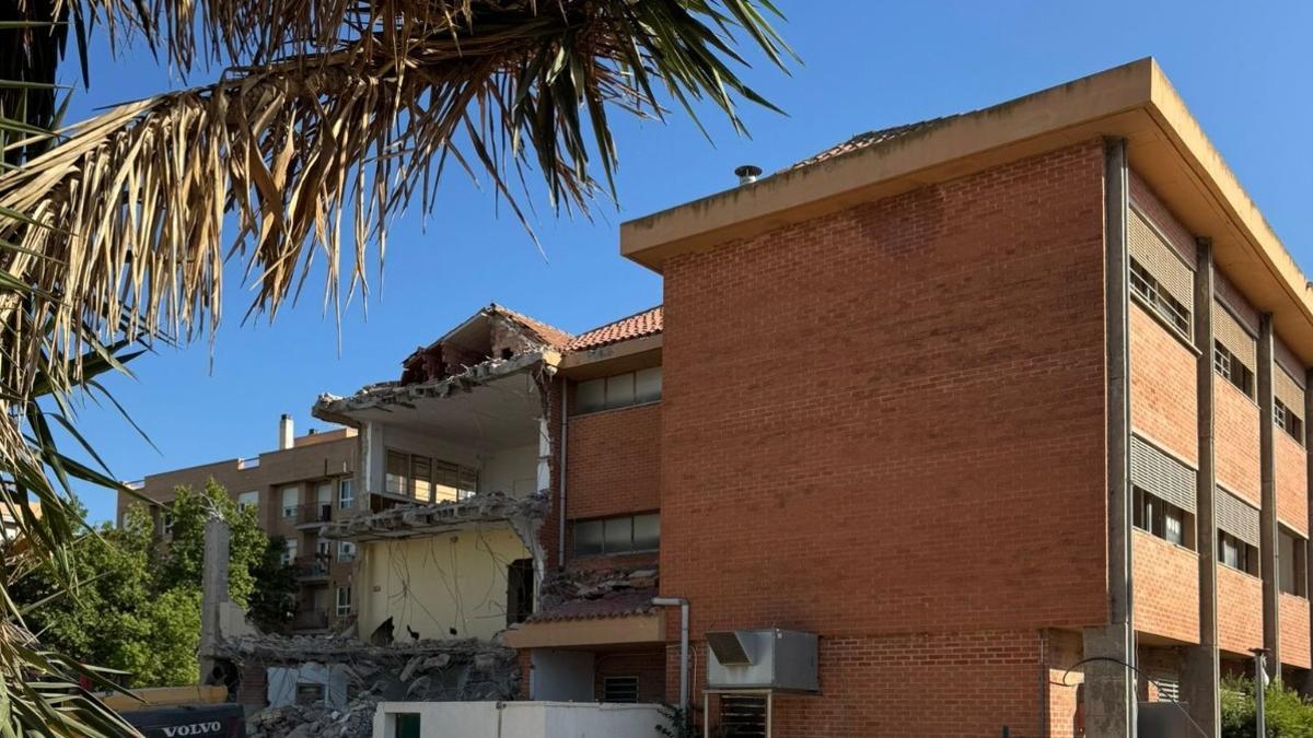 DEMOLICIÓN | Comienza la demolición del viejo CEIP Mare de Déu del ...