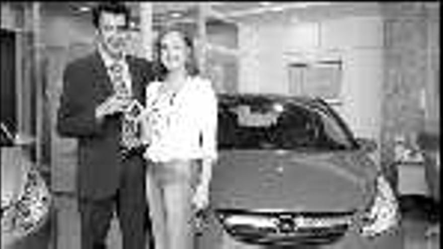 Dos lectoras de Vigo reciben las llaves de los nuevos Opel Corsa que ...