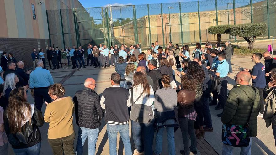 Els treballadors de Puig de les Basses es concentren en suport al director