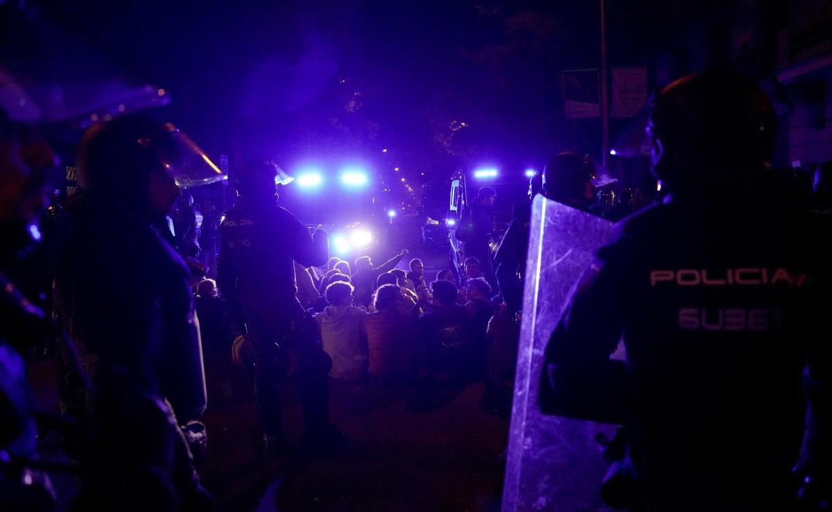Incidentes en Ferraz tras el primer día del debate de investidura de ...