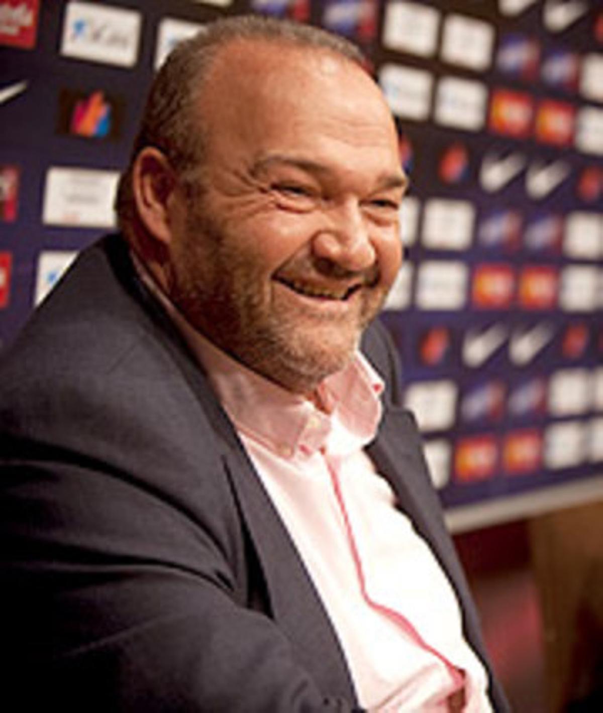 Oliver redondea su sueldo con 300.000 euros en variables - El Periódico