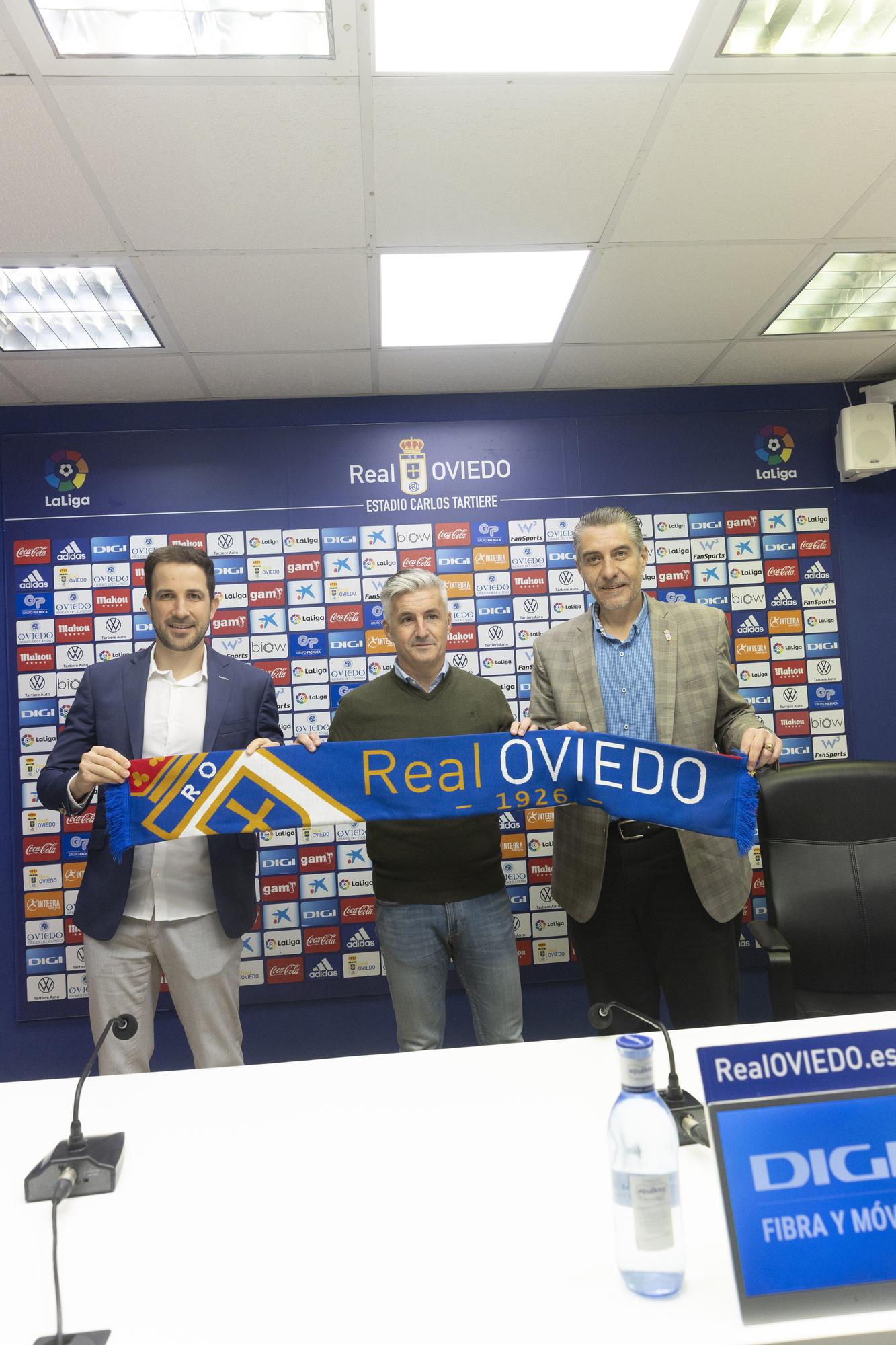 Las imágenes de la presentación de Roberto Suárez como director deportivo del Oviedo