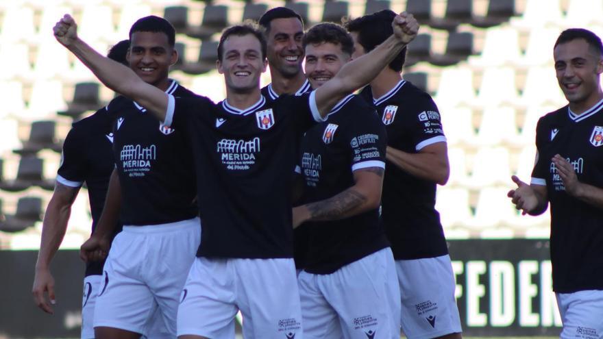 El Mérida resuelve en la primera parte (3-0)
