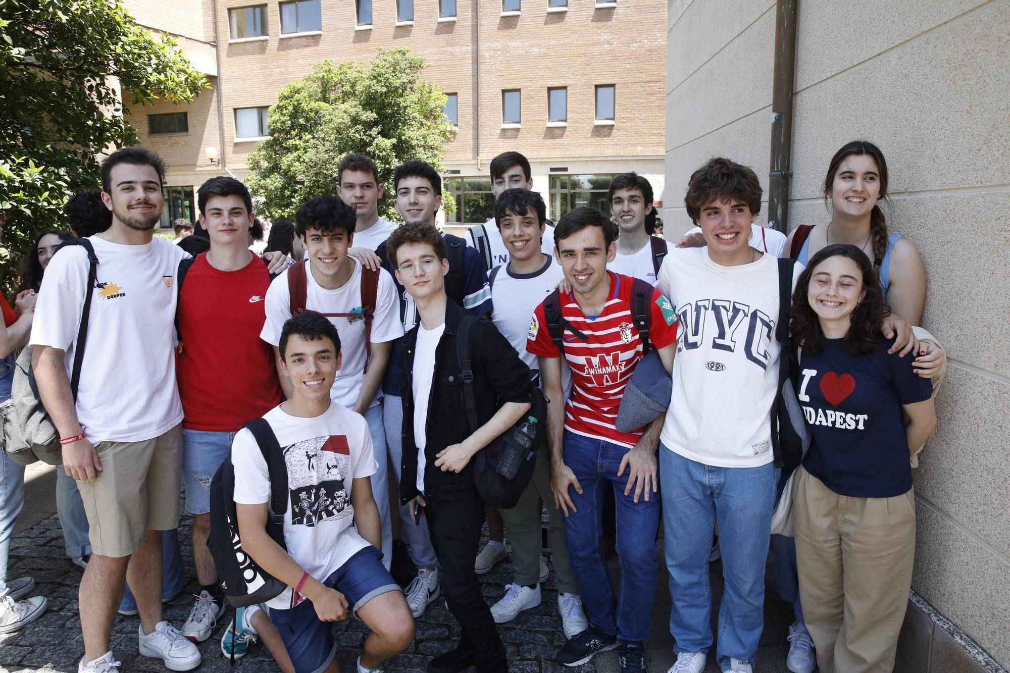 EN IMÁGENES: "Nervios" y "tensión" en la primera jornada de la EBAU en ...