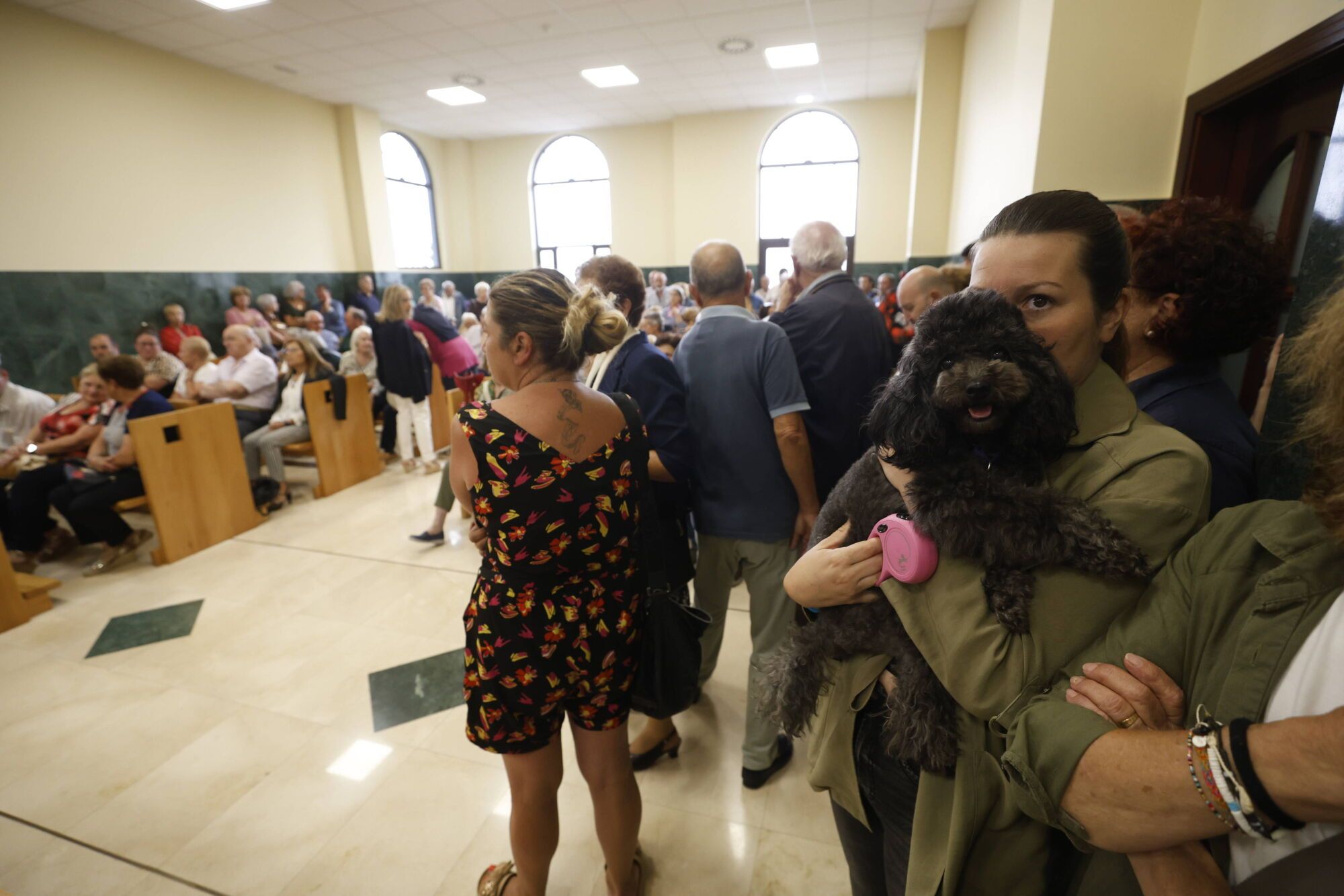 En imágenes: emotivo, multitudinario y canino adiós a Noelia González Gutiérrez, la mujer ...