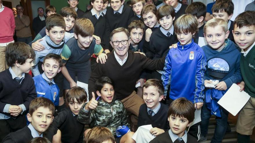 Visita de Anquela al Club Juvenil Torla