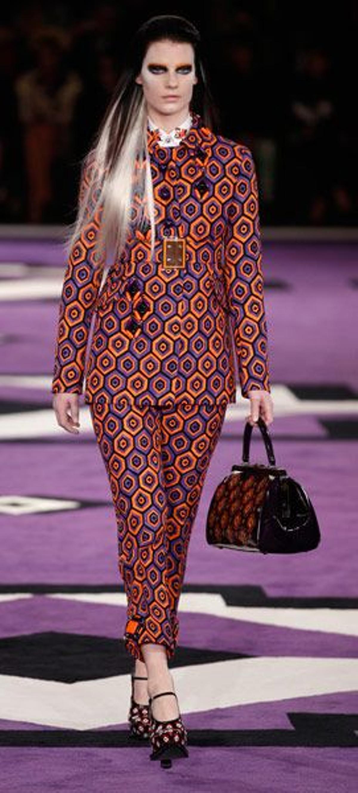 Prada y sus estampados geométricos en Milán - Woman