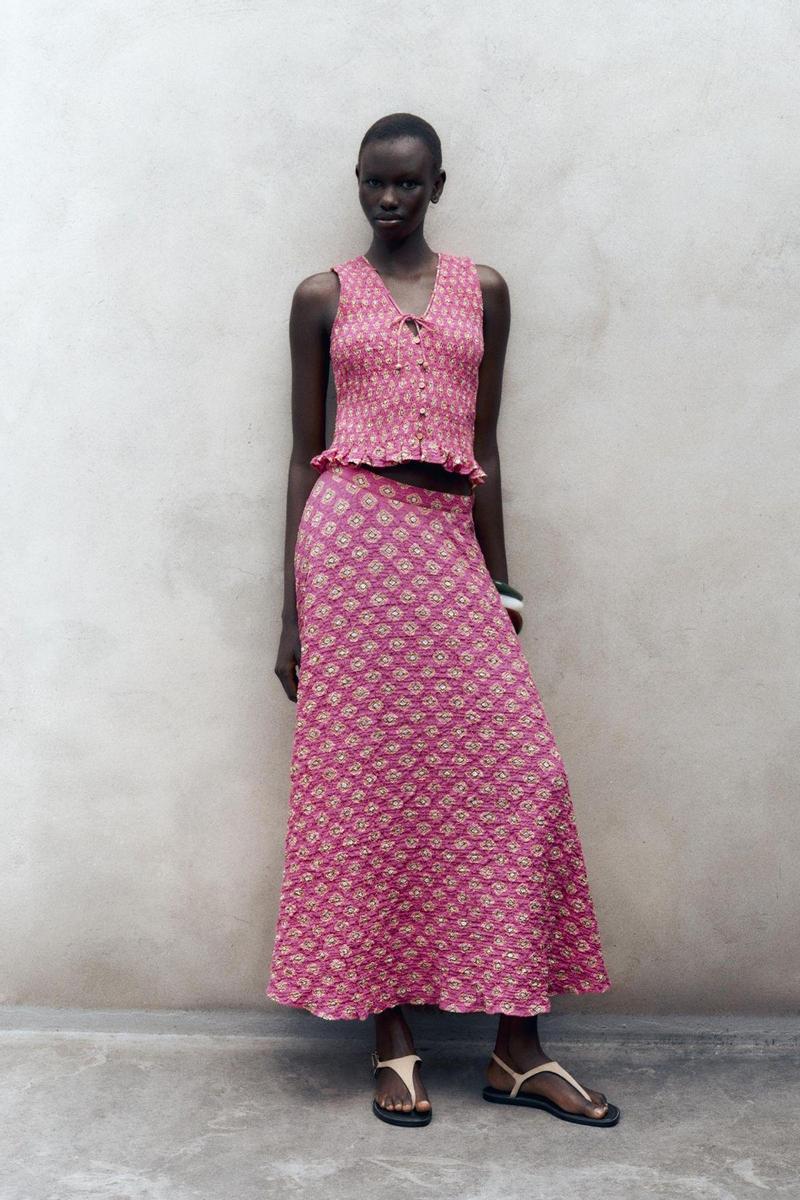 ZARA FALDAS LARGAS | Colas en Zara para conseguir las faldas largas que hacen 'tipazo' y serán ...