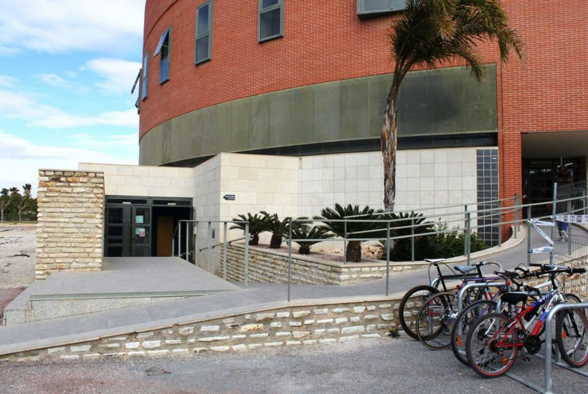 La UMH Busca Soluci n Al Conflicto En La Cafeter a De Altabix En Elche