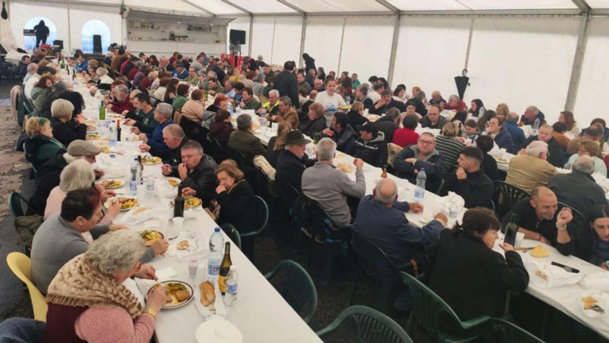 Más de 200 vecinos acuden a la II Xuntanza de Borbén