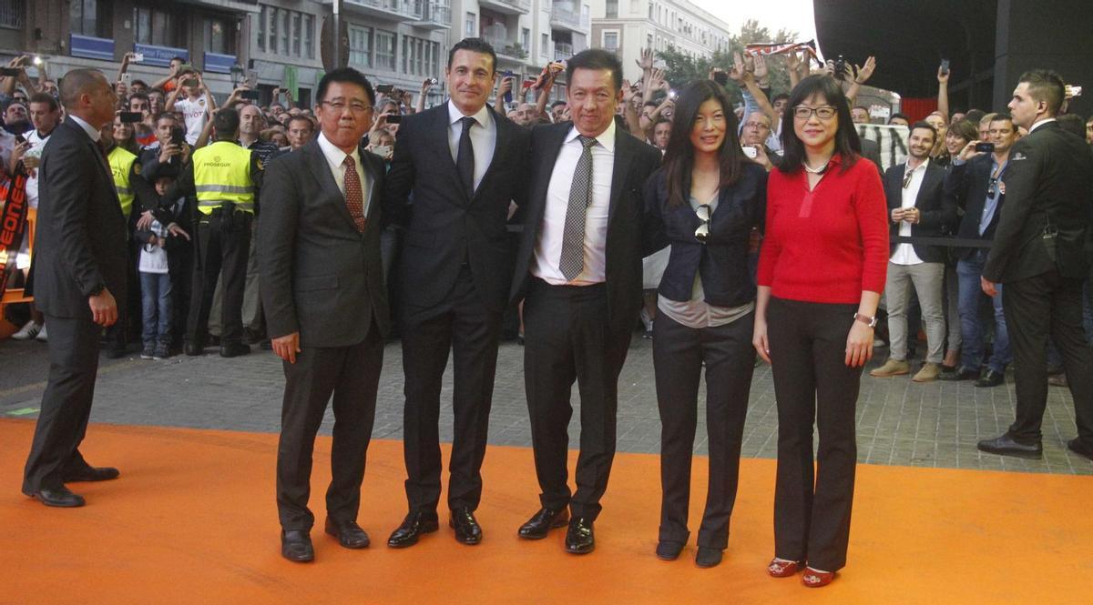 Decadencia de la mano de Lim