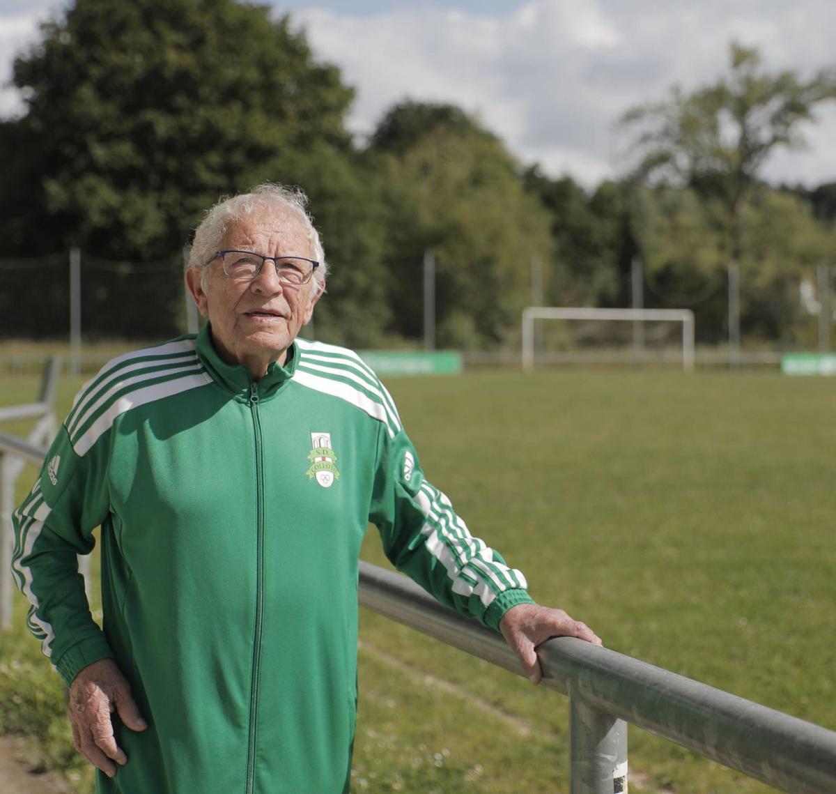 UN HISTÓRICO DEL FÚTBOL ASTURIANO | Tiene 91 años y sigue en activo ...