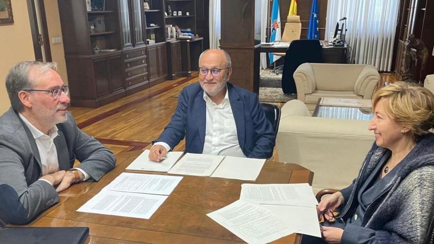 Losada defiende la «adscripción» de los centros de salud de A Estrada y ...