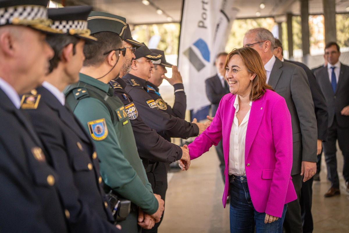 El Port de Barcelona estrena la conexión eléctrica de la terminal de ...