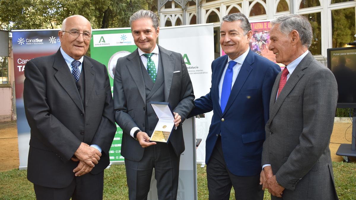 Chiquilín, Insignia de Oro de la Asociación de Escuelas Andaluzas