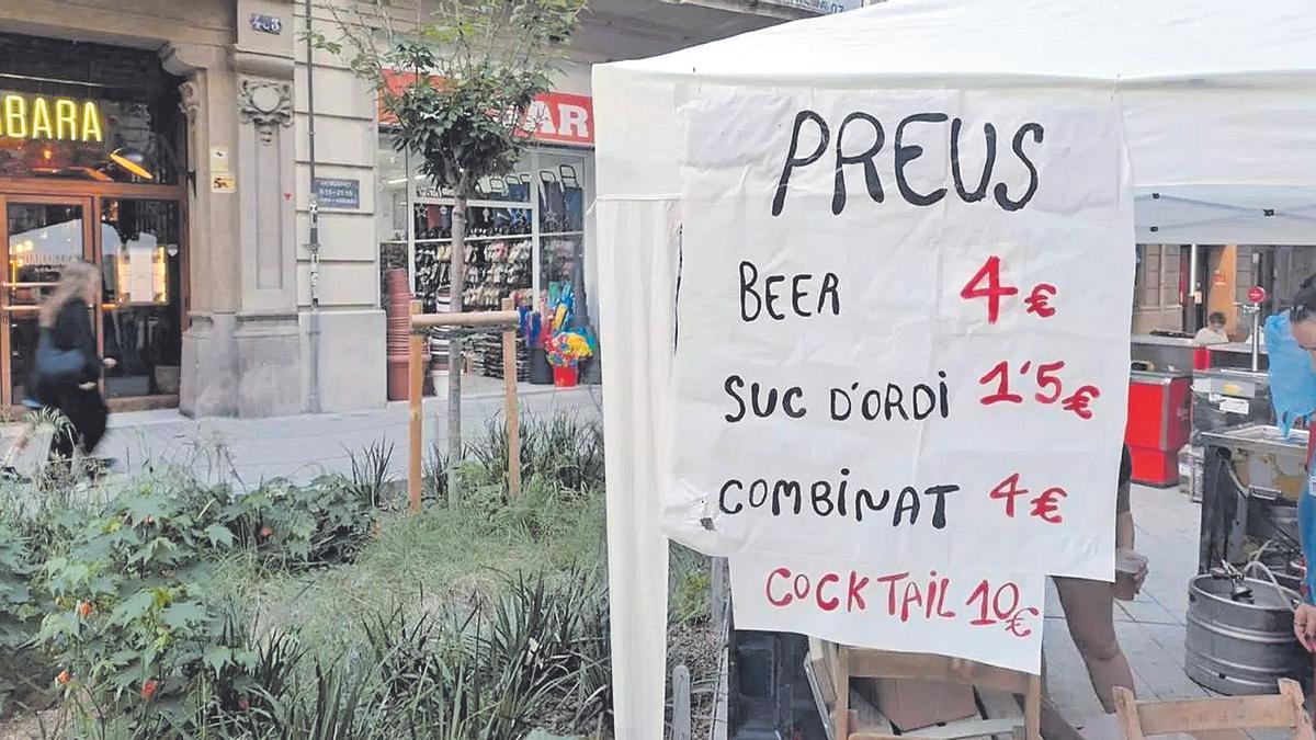 Noves trampes per a turistes: 'beer', a 4 euros; suc d'ordi, a 1,5 euros