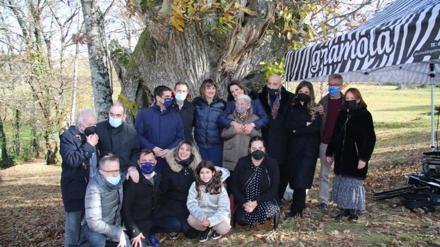 Un castaño centenario para Benedicta Sánchez, Irene Villa y sanitarios ...