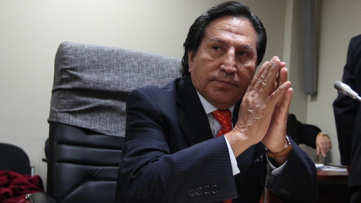 El expresidente peruano Alejandro Toledo se entrega a las autoridades ...