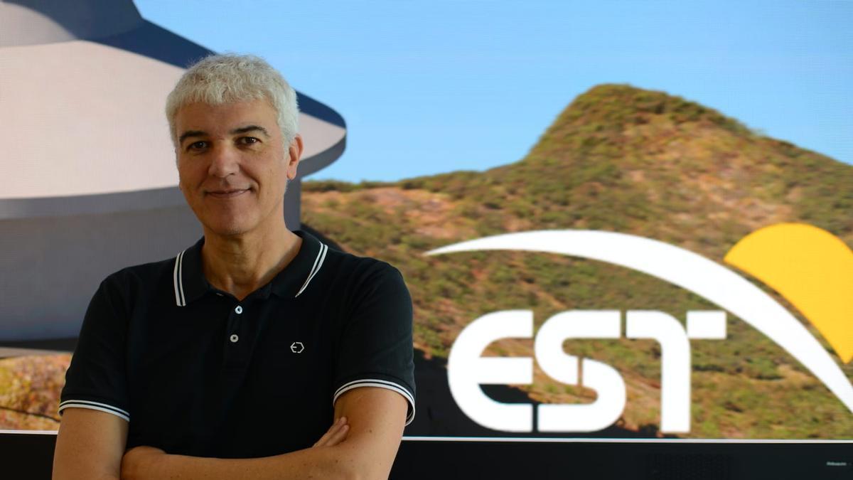 Solar physicist Héctor Socas explains rare total solar eclipses in ...