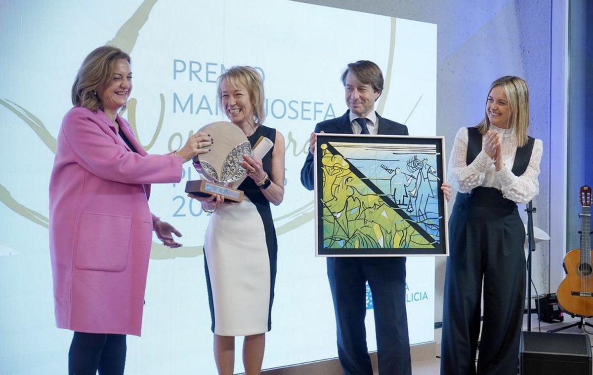 Concepción Paz recoge el premio María Josefa Wonenburger - Faro de Vigo